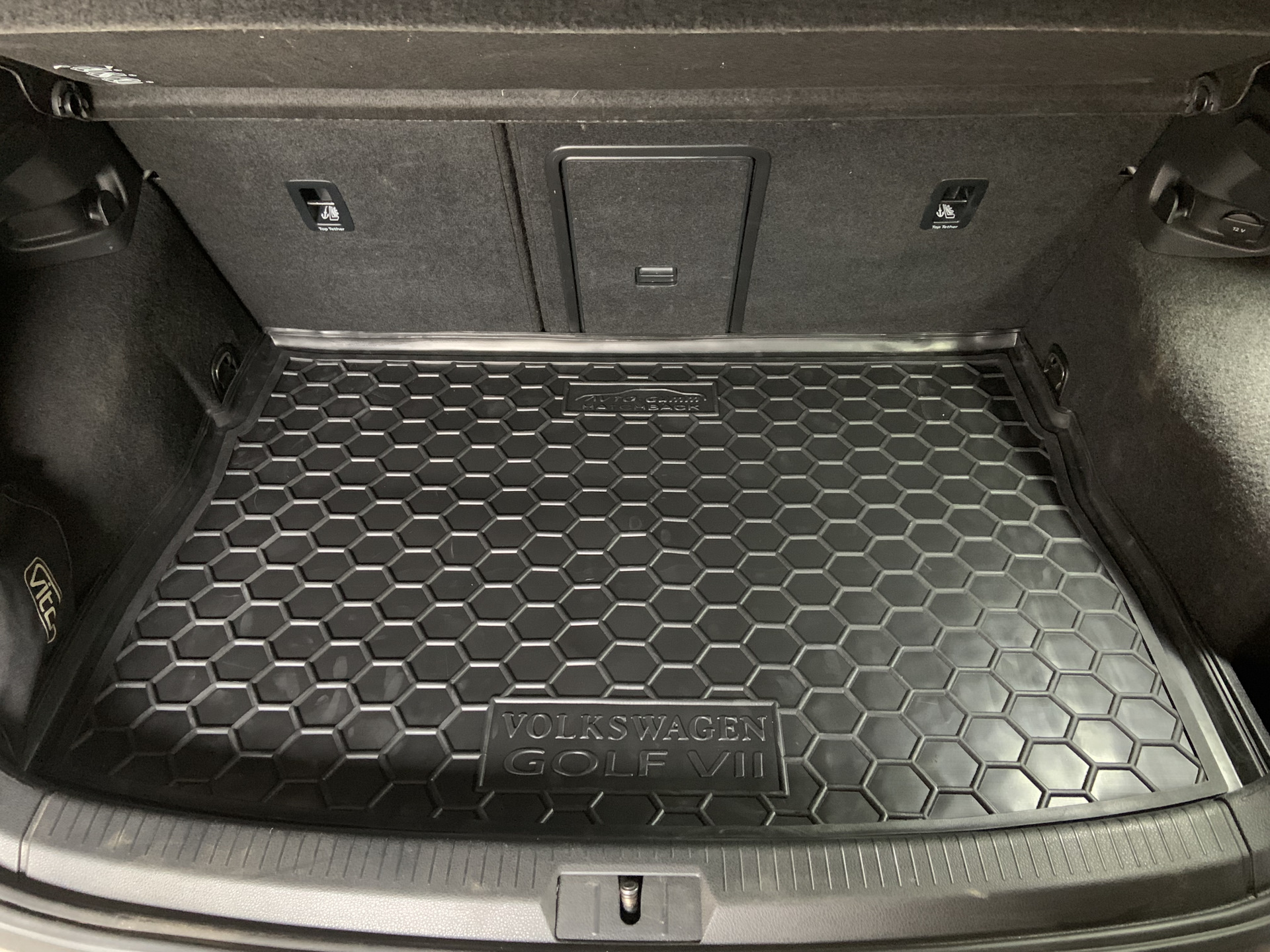 Коврик в багажник — Volkswagen Golf Mk7, 2 л, 2013 года | аксессуары ...