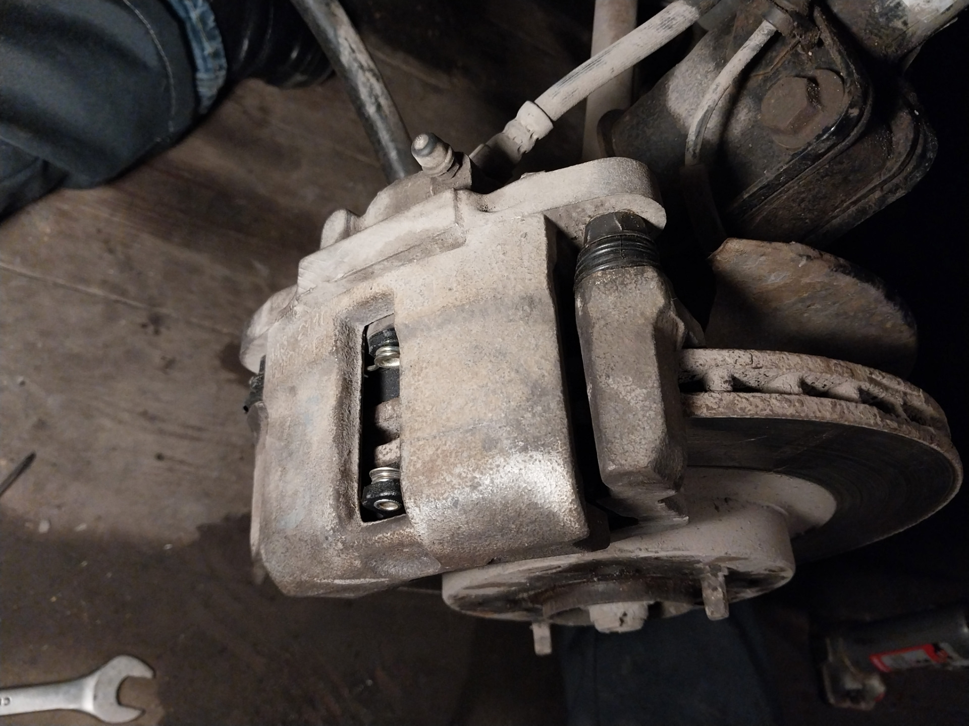 Замена колодок ТИИР 295 Лада Спорт — Lada Гранта (2G) FL, 1,6 л, 2020 ...