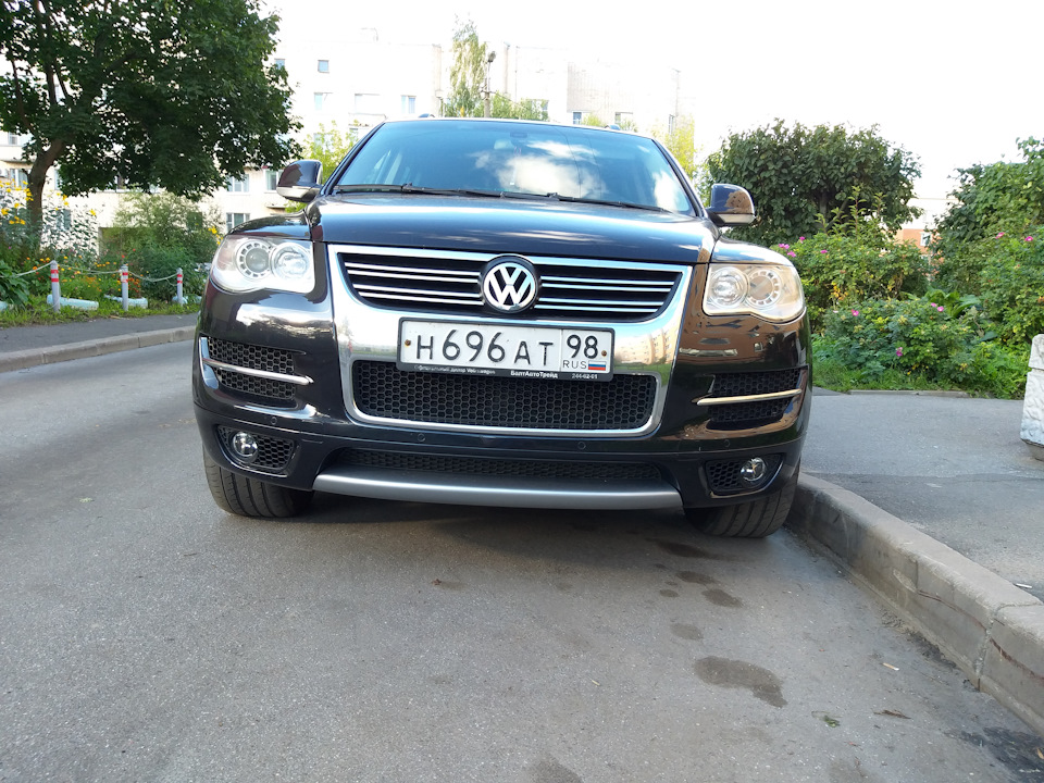 Хром усы в передний бампер — Volkswagen Touareg (1G), 3 л, 2009 года ...