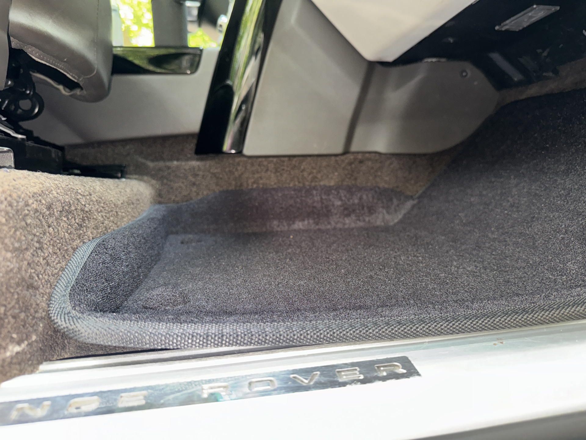 Крепеж крышки;Коврики и дворники — Land Rover Range Rover (3G), 4,4 л ...