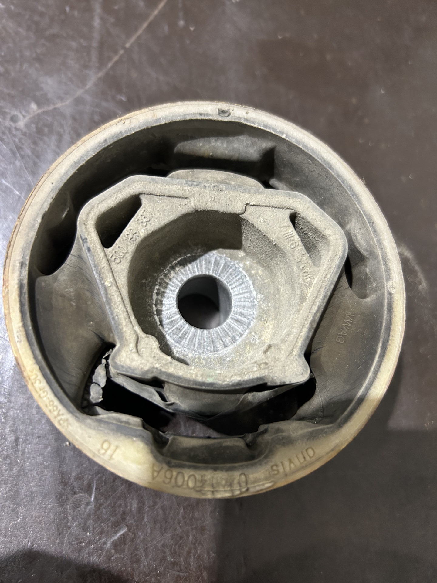 5️⃣7️⃣ Сайлентблоки подрамника VAG 5Q0198037A — Skoda Octavia A7 Mk3, 1 ...