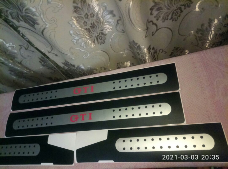 Наклейки на пороги на Volkswagen Bora (1G), Volkswagen Bora Variant ...