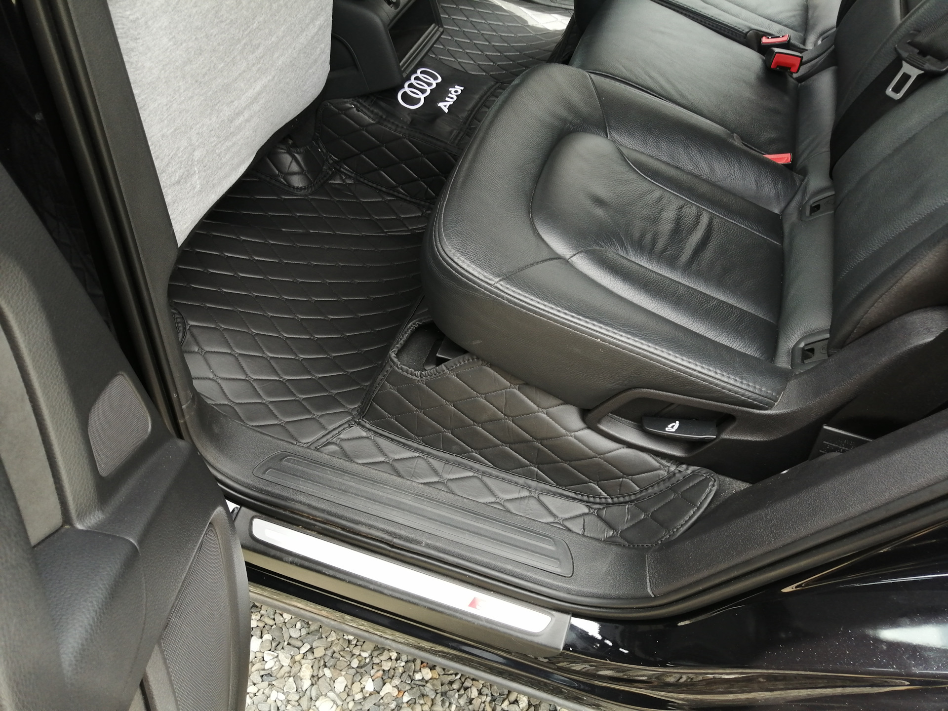 Новые коврики — Audi Q7 (1G), 3 л, 2014 года | аксессуары | DRIVE2