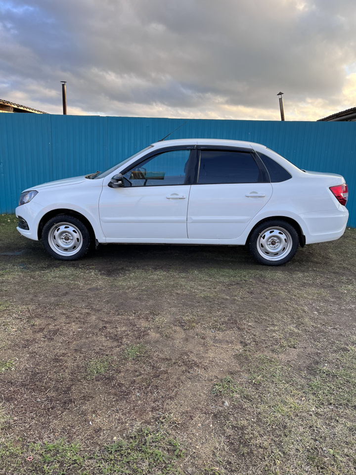 Шины зимние нешипованные Yokohama 185/55 R15 на Lada Гранта (2G) FL. Б ...