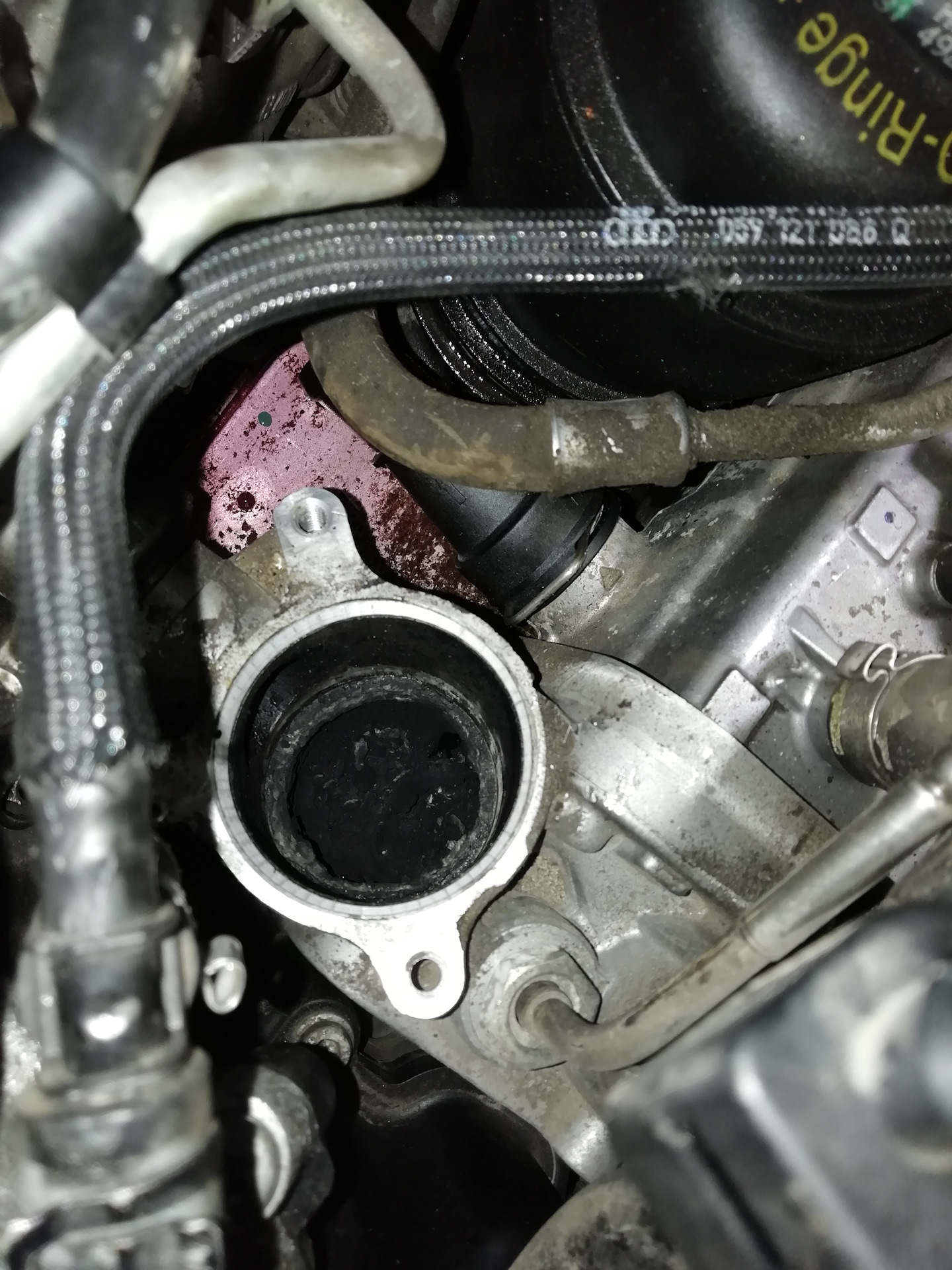 Замена термостата ЕГР — Audi A4 (B8), 3 л, 2008 года | своими руками ...