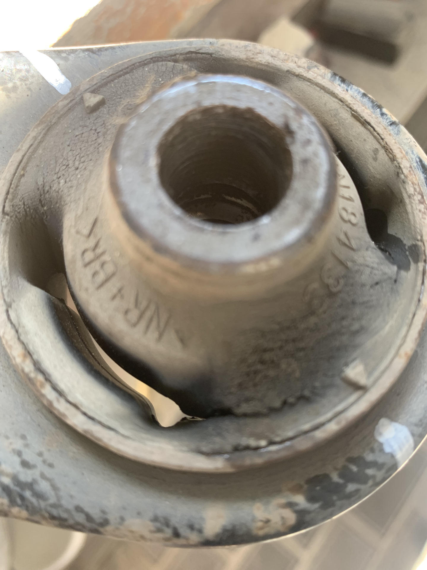 Замена заднего саленблока передних рычагов — Mitsubishi Outlander XL, 2 ...