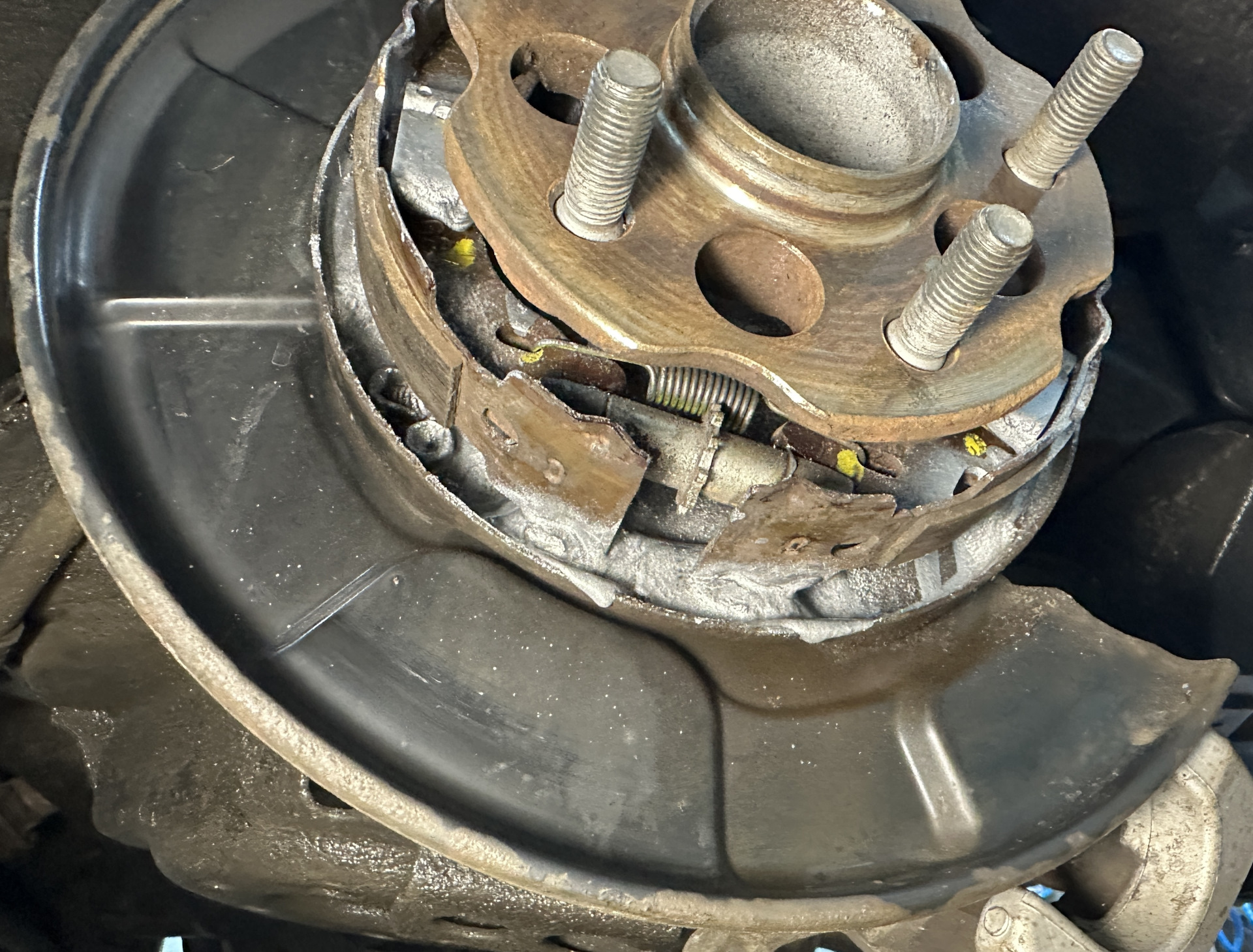 Обслуживание тормозной системы Ч.1 — Toyota Prius Plus, 1,8 л, 2014 ...