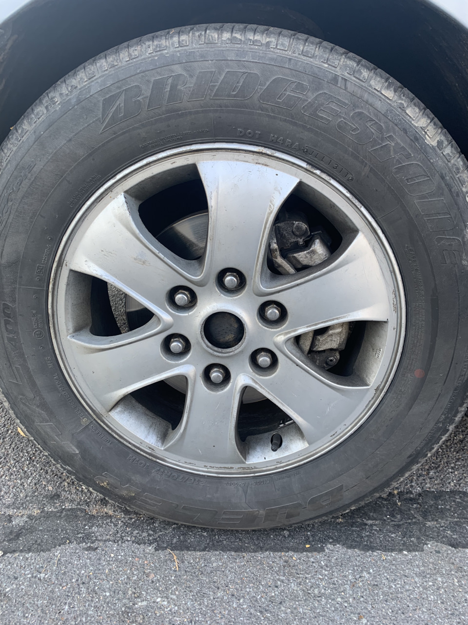Заглушка на диск — Hyundai Grand Starex, 2,5 л, 2008 года | колёсные ...