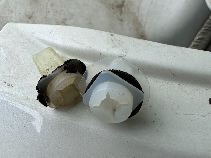 Ржавчина под полом багажника в Eclipse Cross (Outlander, ASX, Lancer ...