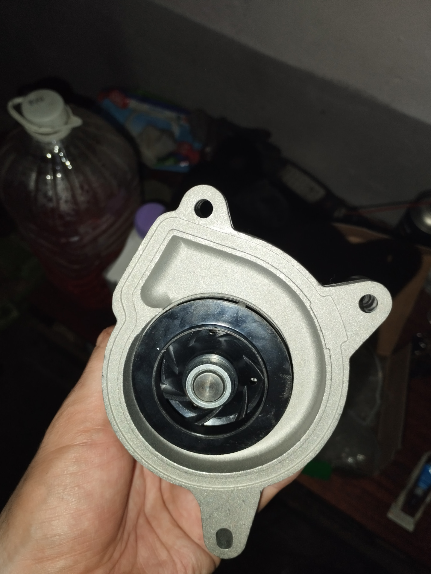 Замена помпы и опоры кпп — Volkswagen Jetta VI, 1,4 л, 2011 года ...