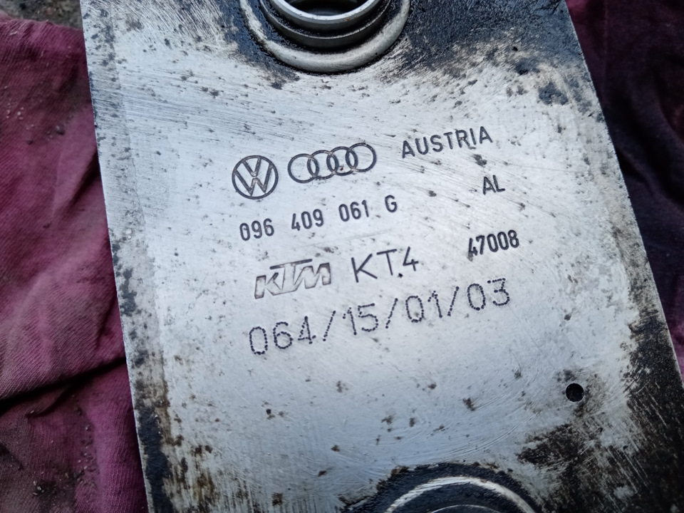 096409061G Радиатор масляный VAG | Запчасти на DRIVE2