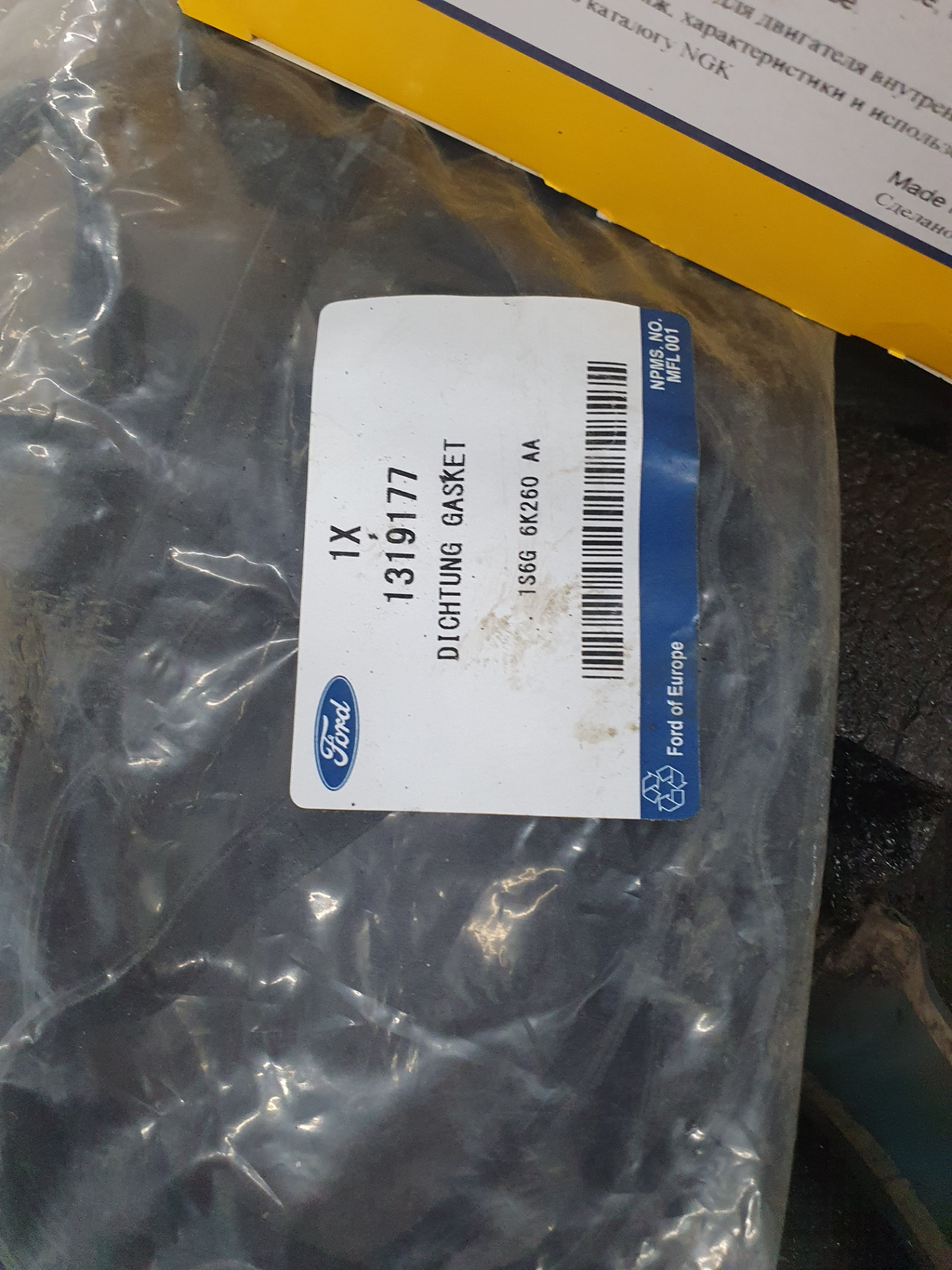 Замена свечей, прокладки клапанной крышки и бронепроводов — Ford Focus ...