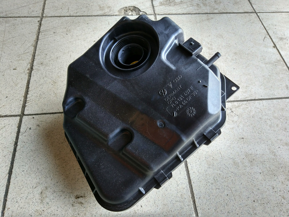 7L0121407F Бачок, компенсационный VAG | Запчасти на DRIVE2