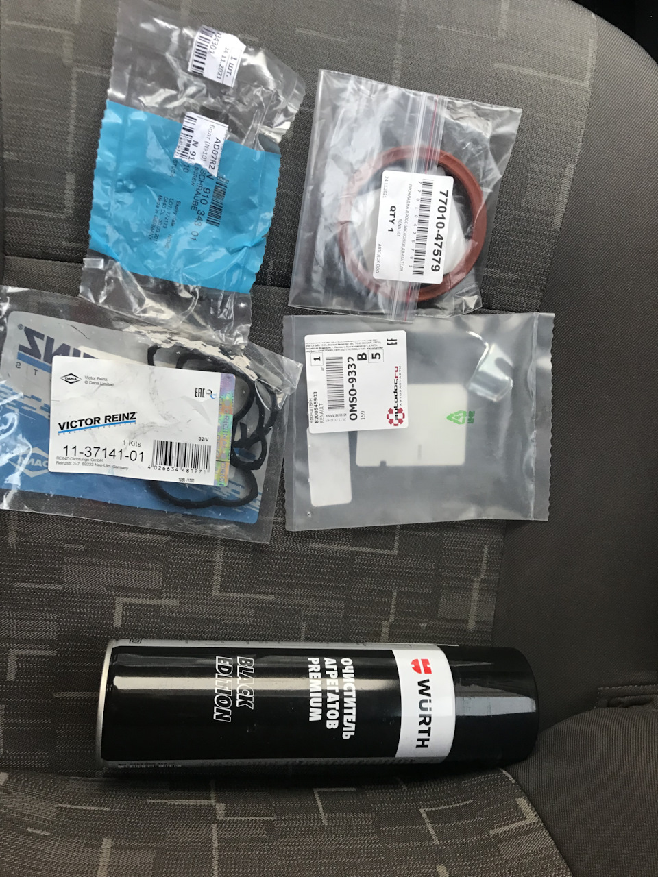 113714101 Комплект прокладок, впускной коллектор VICTOR REINZ ...