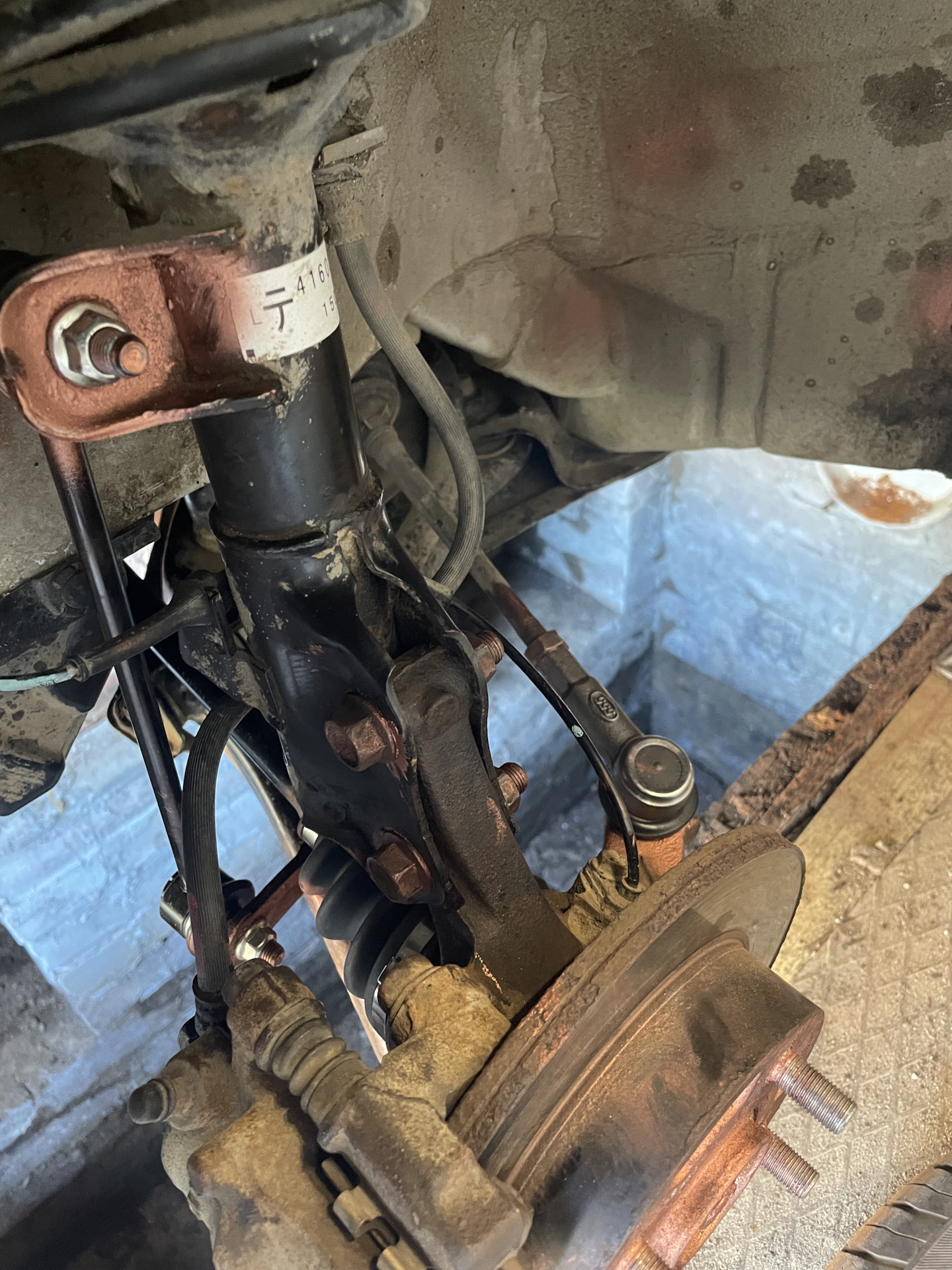 Замена пыльника наружного левого шруса, частичная встряска передней подвески. — Nissan Moco III ...