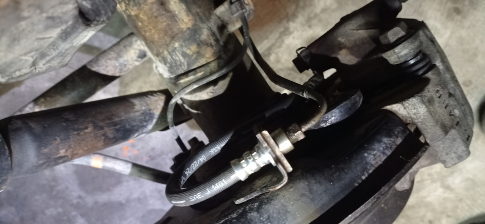 Замена задних тормозных шлангов, и отбойника — Toyota Land Cruiser ...