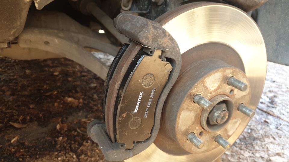 Замена передних колодок — Subaru Outback (BH), 3 л, 2001 года ...