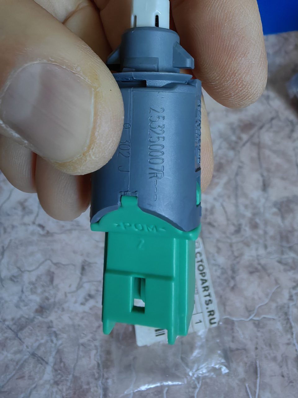 253250007R Выкл сигнала полож педали сцеп RENAULT | Запчасти на DRIVE2