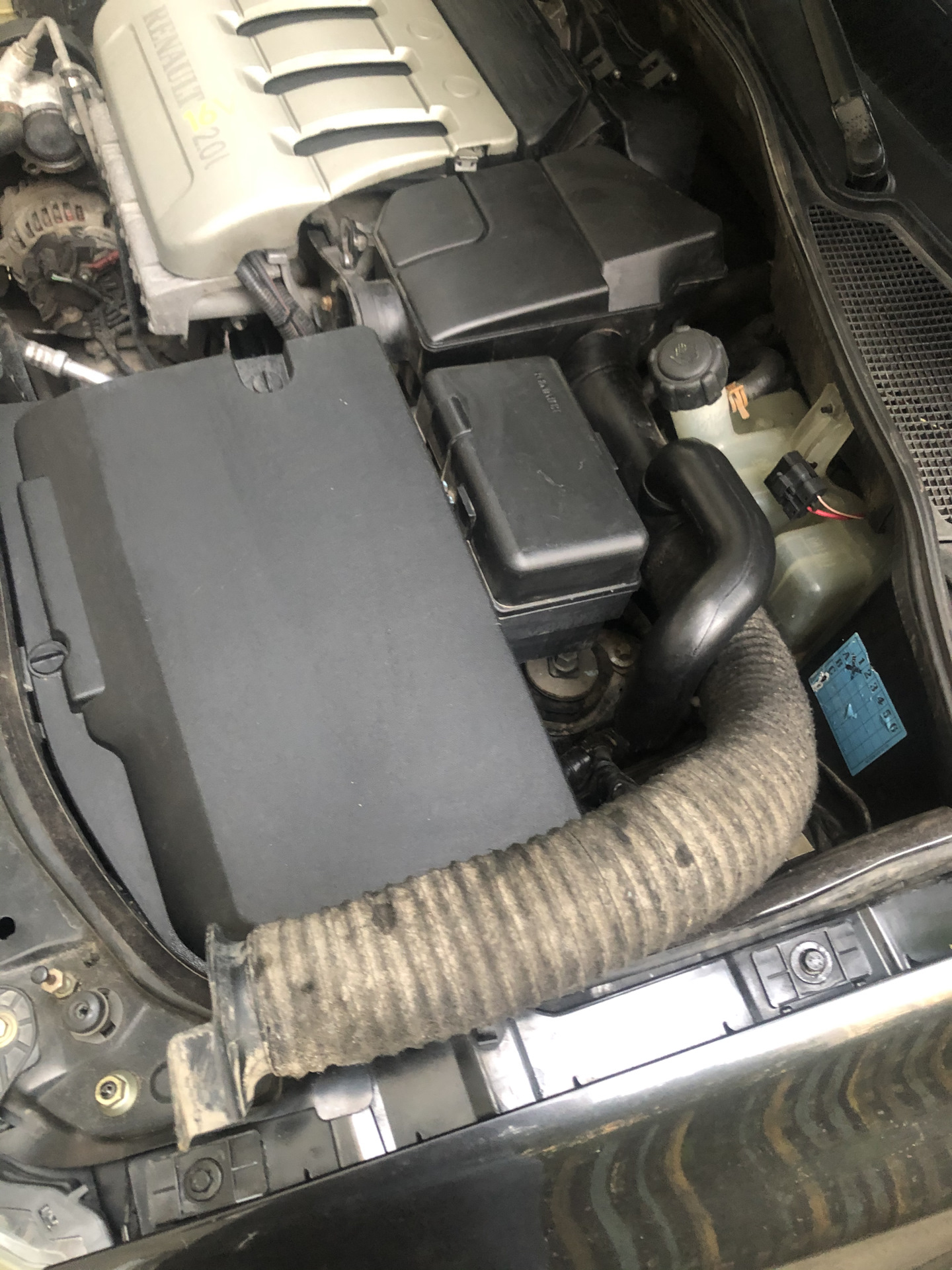 #17. Куда крепится патрубок воздушного фильтра? — РЕШЕНО — Renault ...