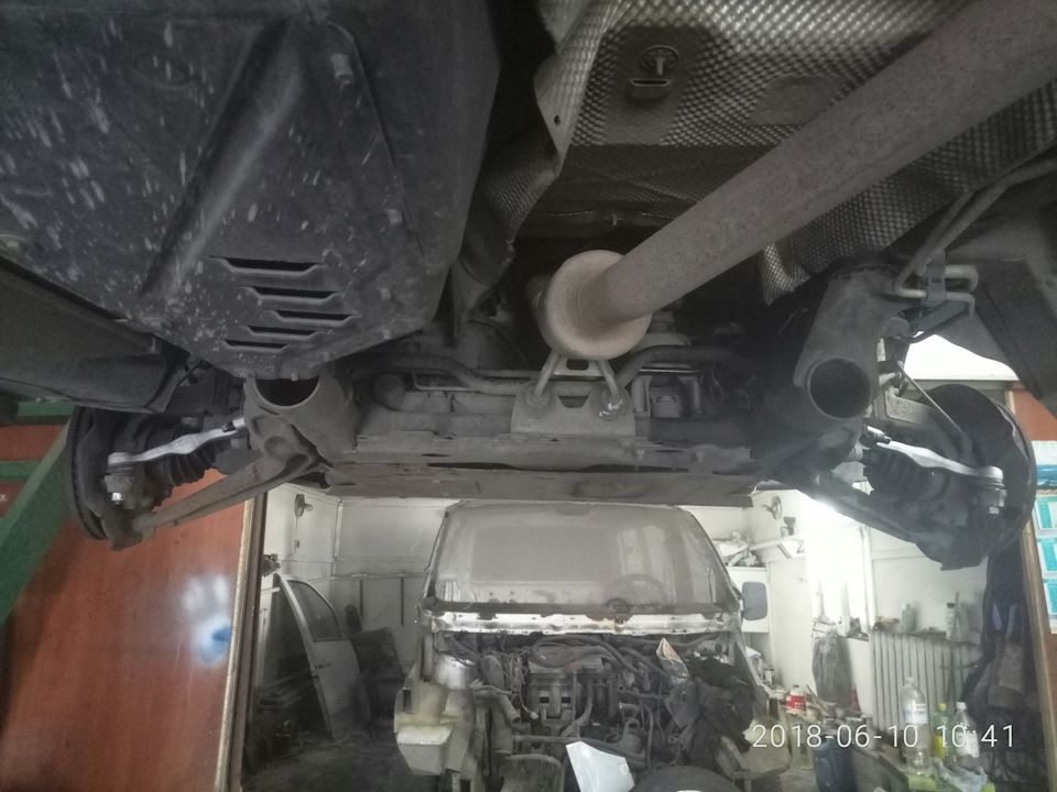 наконечники рулевых тяг — Volkswagen Transporter T5, 1,9 л, 2008 года ...