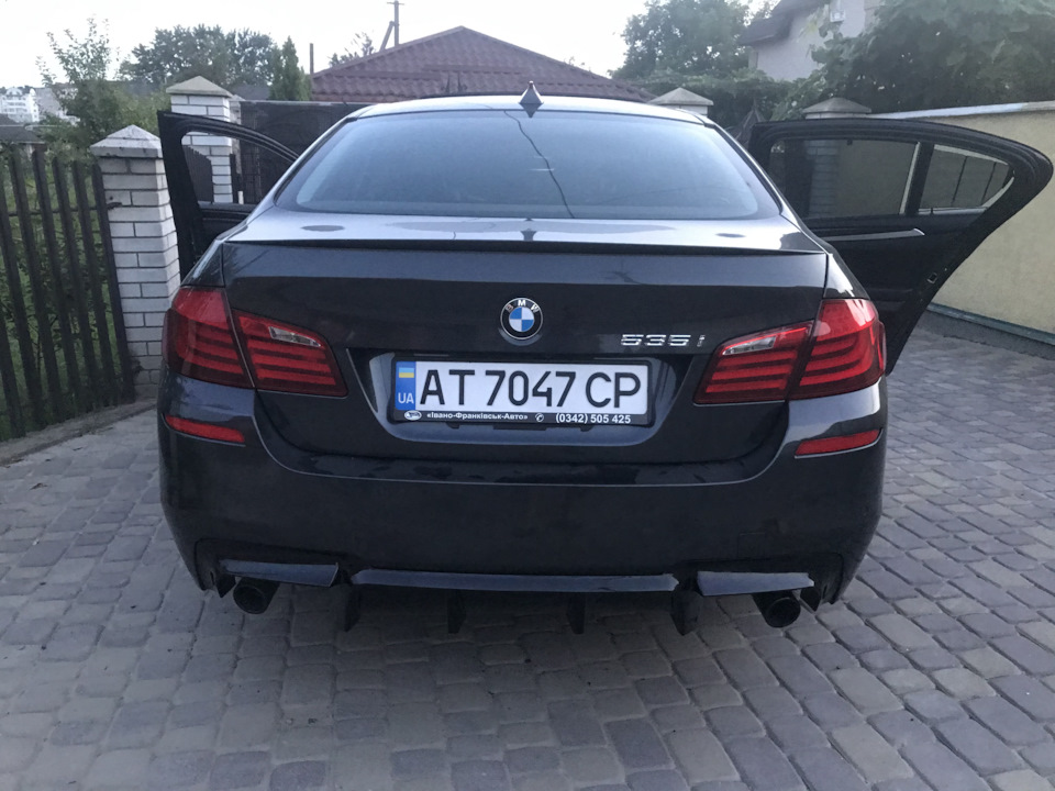 Задний диффузор с насадками на выхлоп — BMW 5 series (F10), 3 л, 2010 ...