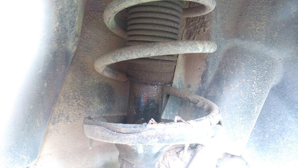 Потёк передний аммортизатор — KIA Sorento (2G), 2,2 л, 2014 года ...