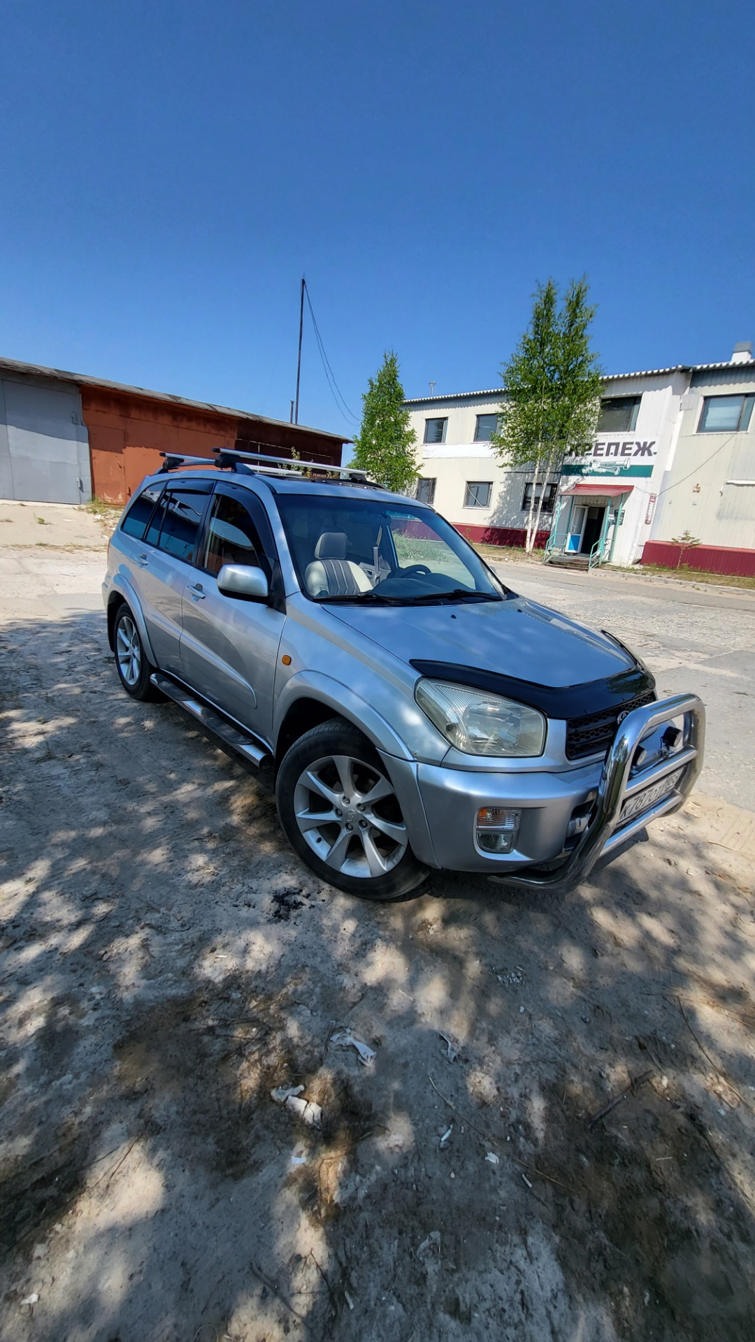 Универсальные рейлинги фирмы ED — Toyota RAV4 (II), 2,4 л, 2003 года | аксессуары | DRIVE2