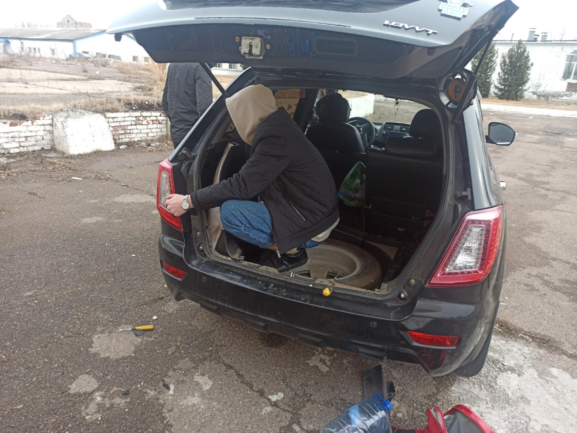Замена фонаря — Lifan X60, 1,8 л., 2013 года | запчасти | DRIVE2