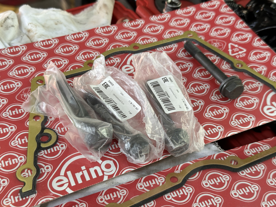 Замена маслосъёмных колпачков N62. Без съёма ДВС. — BMW 7 series (E65 ...