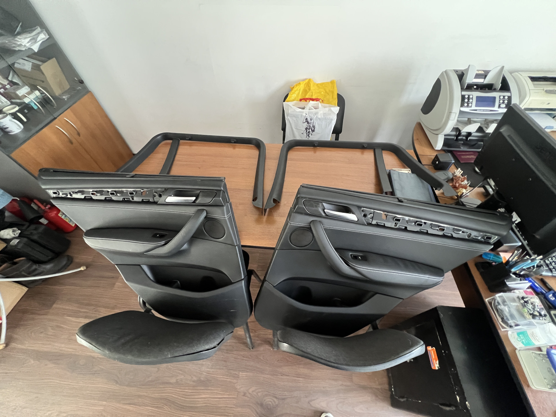 Солнцезащитные шторки задних дверей или S417A — BMW X3 (F25), 3 л, 2016 ...