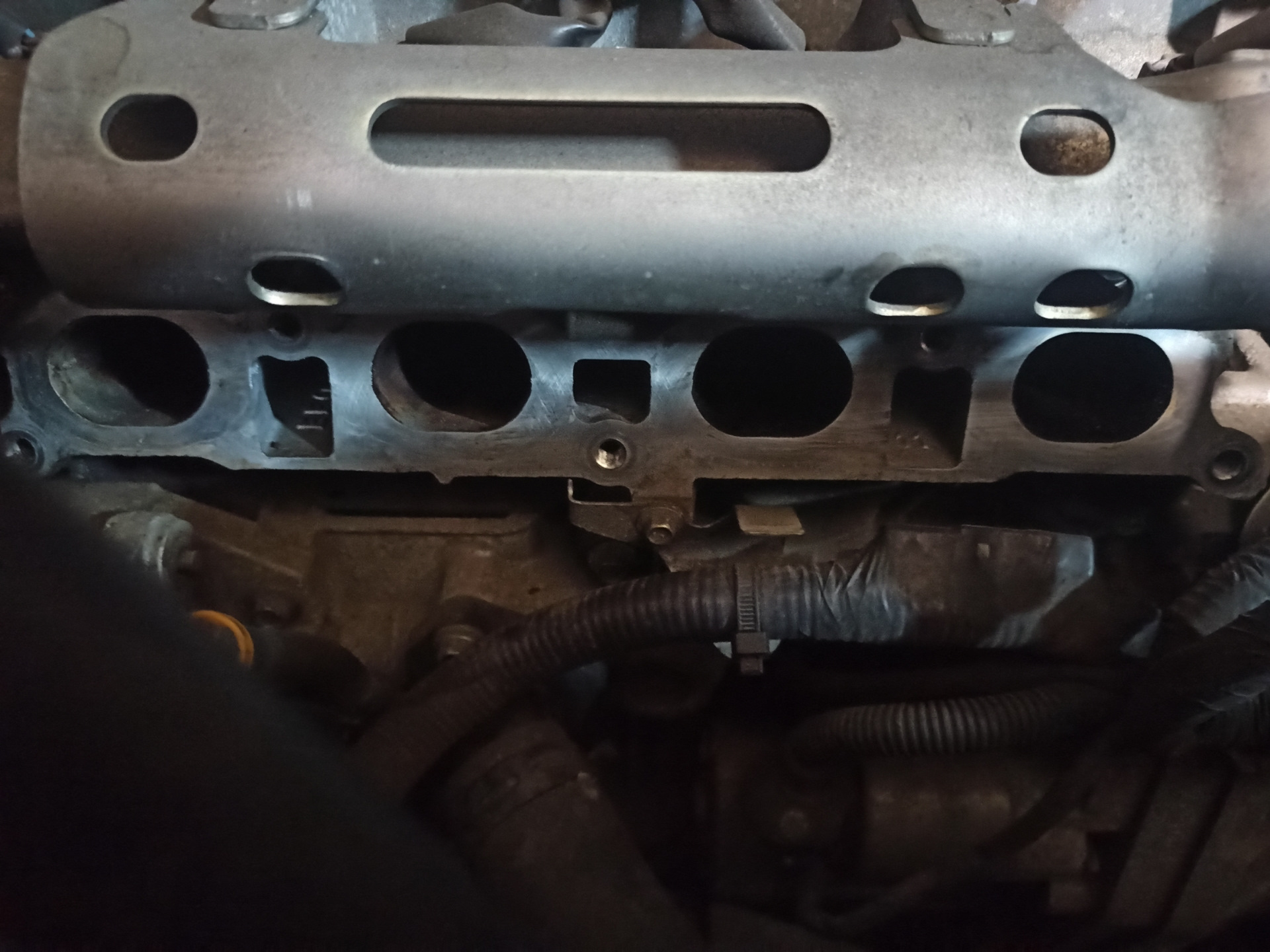 Замена свечей чистка дроселя — Nissan NV200, 1,6 л, 2014 года ...