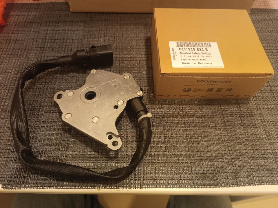 01V919821B Выключатель многофункциона- VAG | Запчасти на DRIVE2