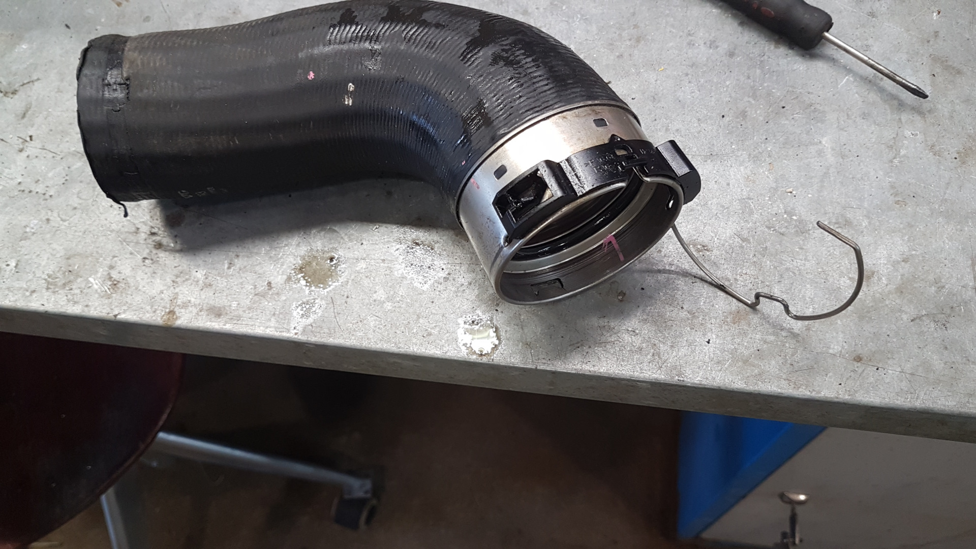 Патрубок интеркулера — Volvo V90 Cross Country, 2 л, 2017 года | своими ...