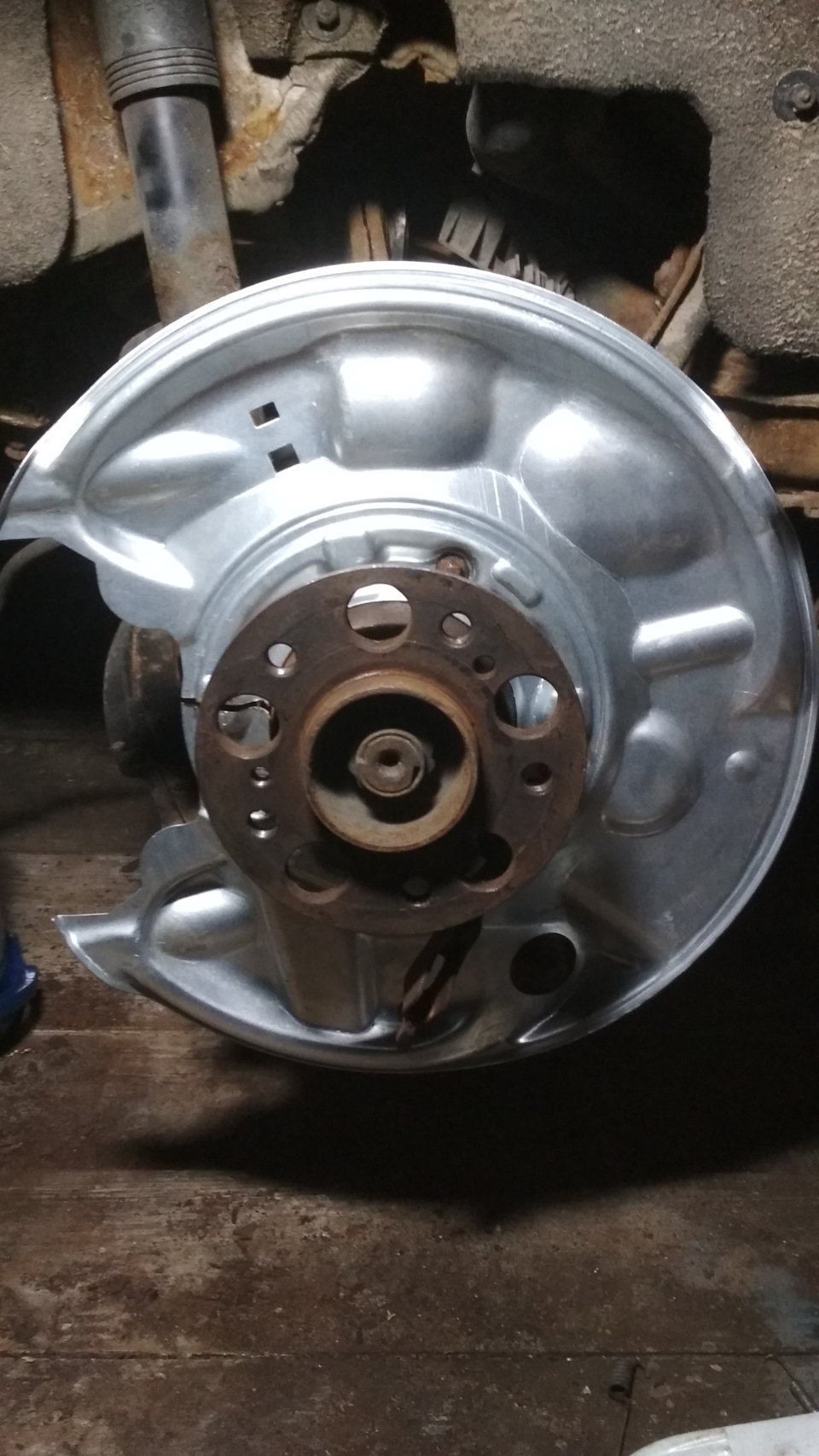 Замена защитного кожуха ступицы — Mercedes-Benz C-Class Estate (S203 ...