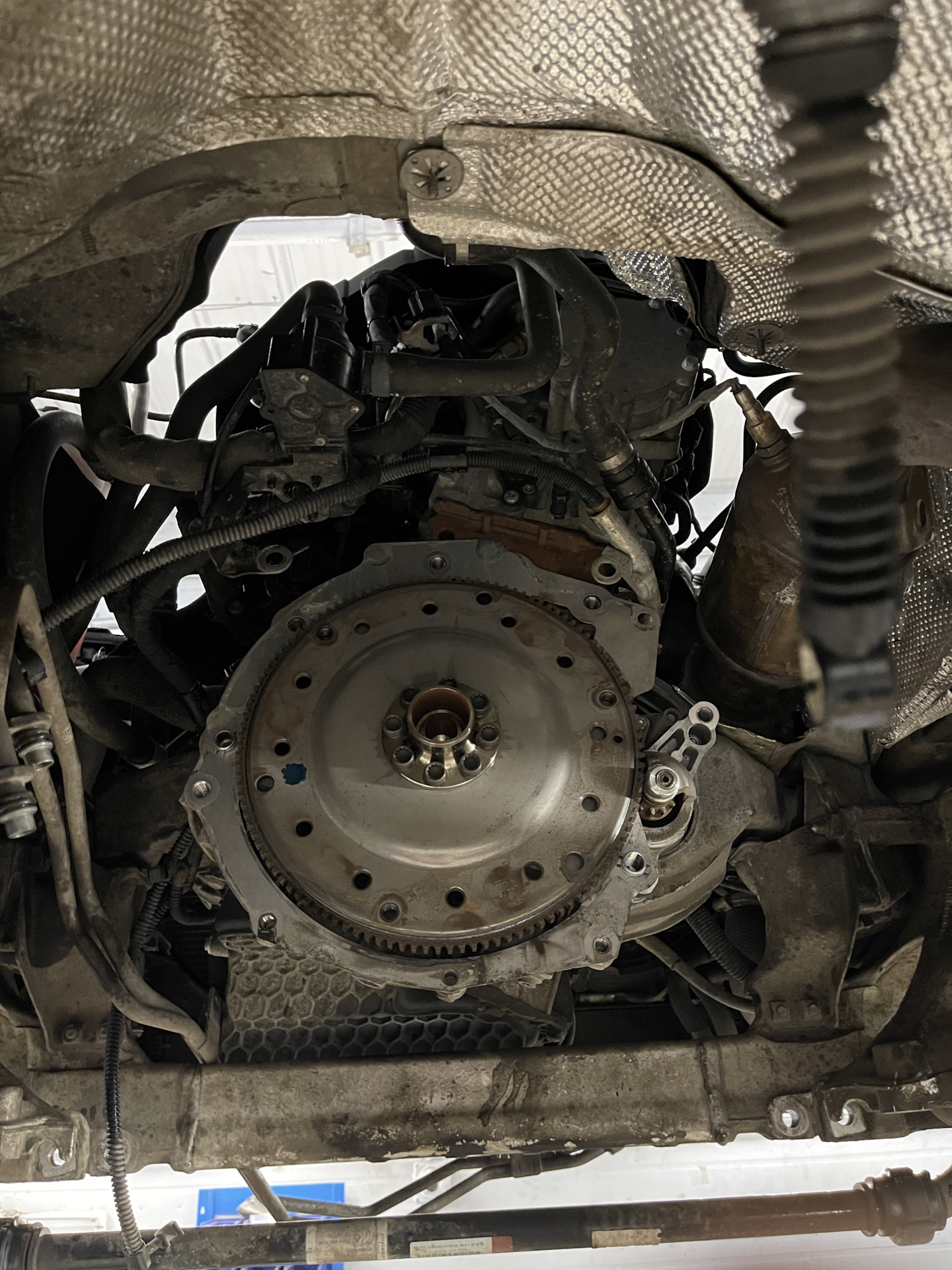 Замена сцепления и маховика — Audi A4 (B8), 2 л, 2013 года | визит на ...