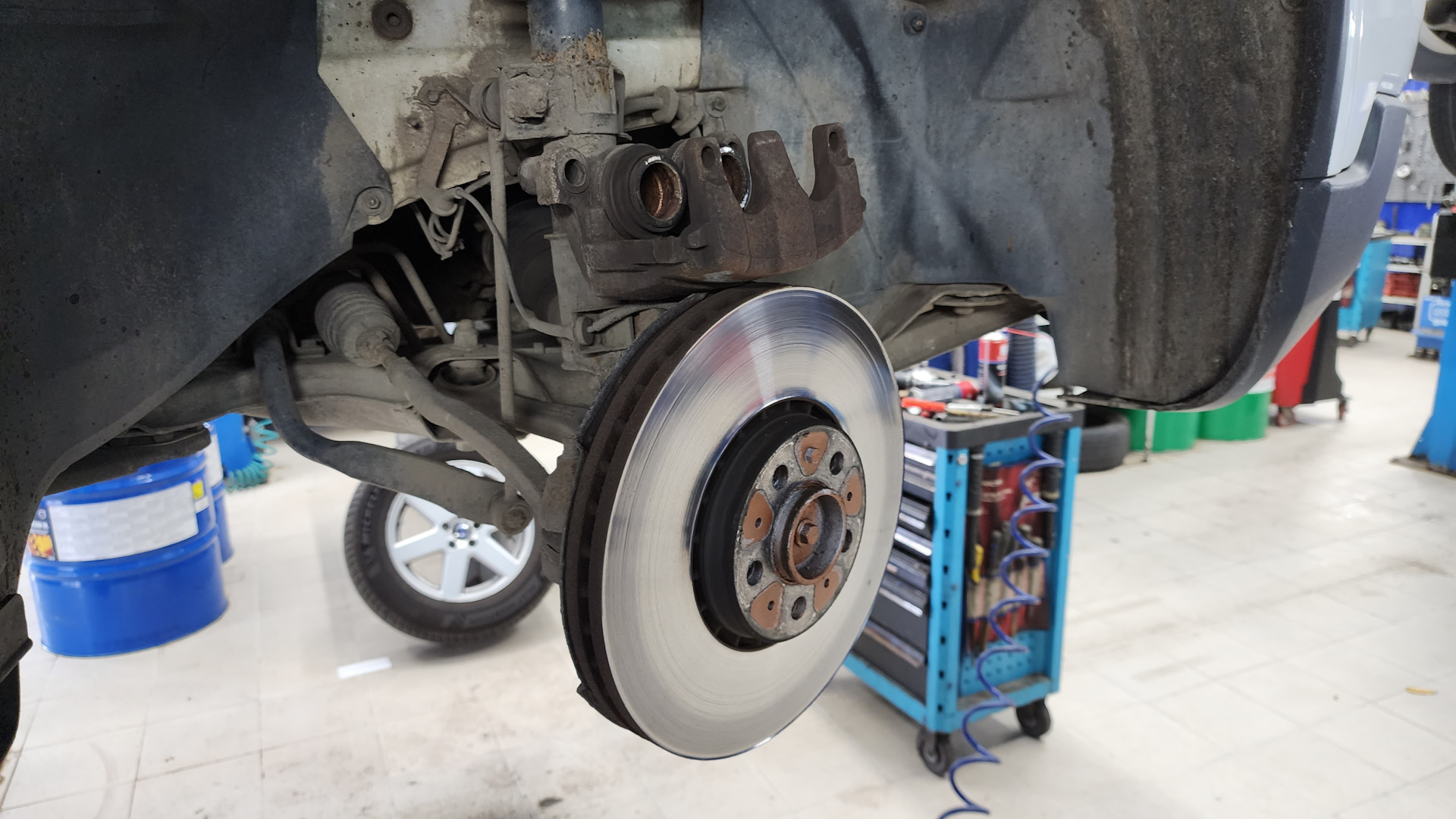 Замена датчика положения кузова — Volvo XC90 (1G), 2,5 л, 2012 года ...