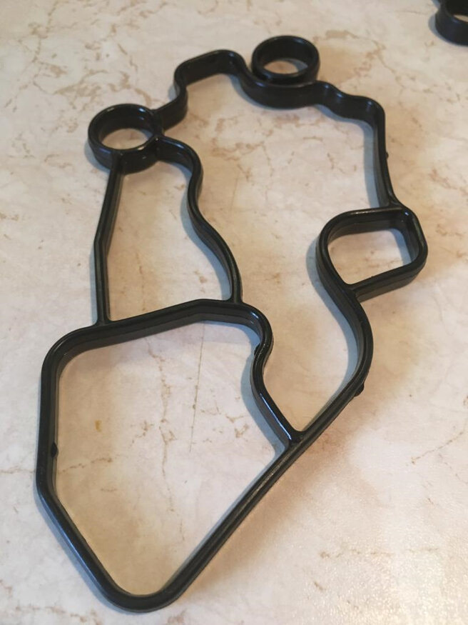 Замена корпуса масляного фильтра — Audi A4 (B7), 2 л, 2007 года ...