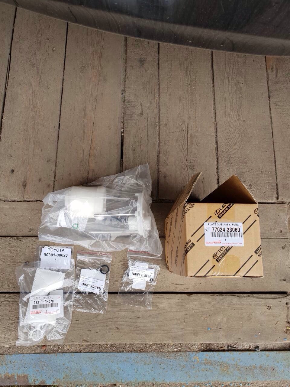 Замена топливного фильтра — Toyota Camry (XV40), 2,4 л, 2007 года ...