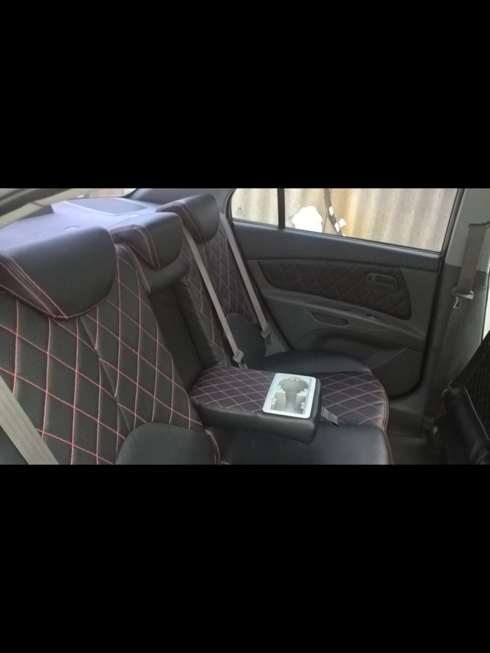 ПОДЛОКОТНИК ДЛЯ ЗАДНЕГО СИДЕНЬЯ KIA RIO JB . — DRIVE2