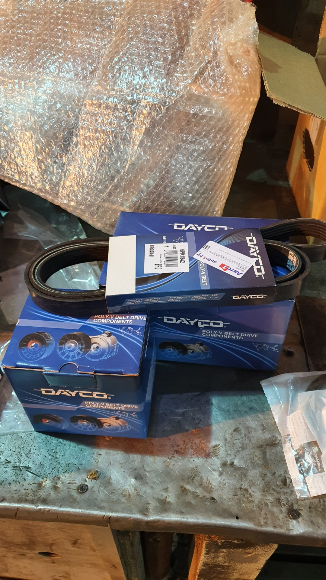 Замена заднего сальника коленвала, приводного ремня с роликами, свечей ...