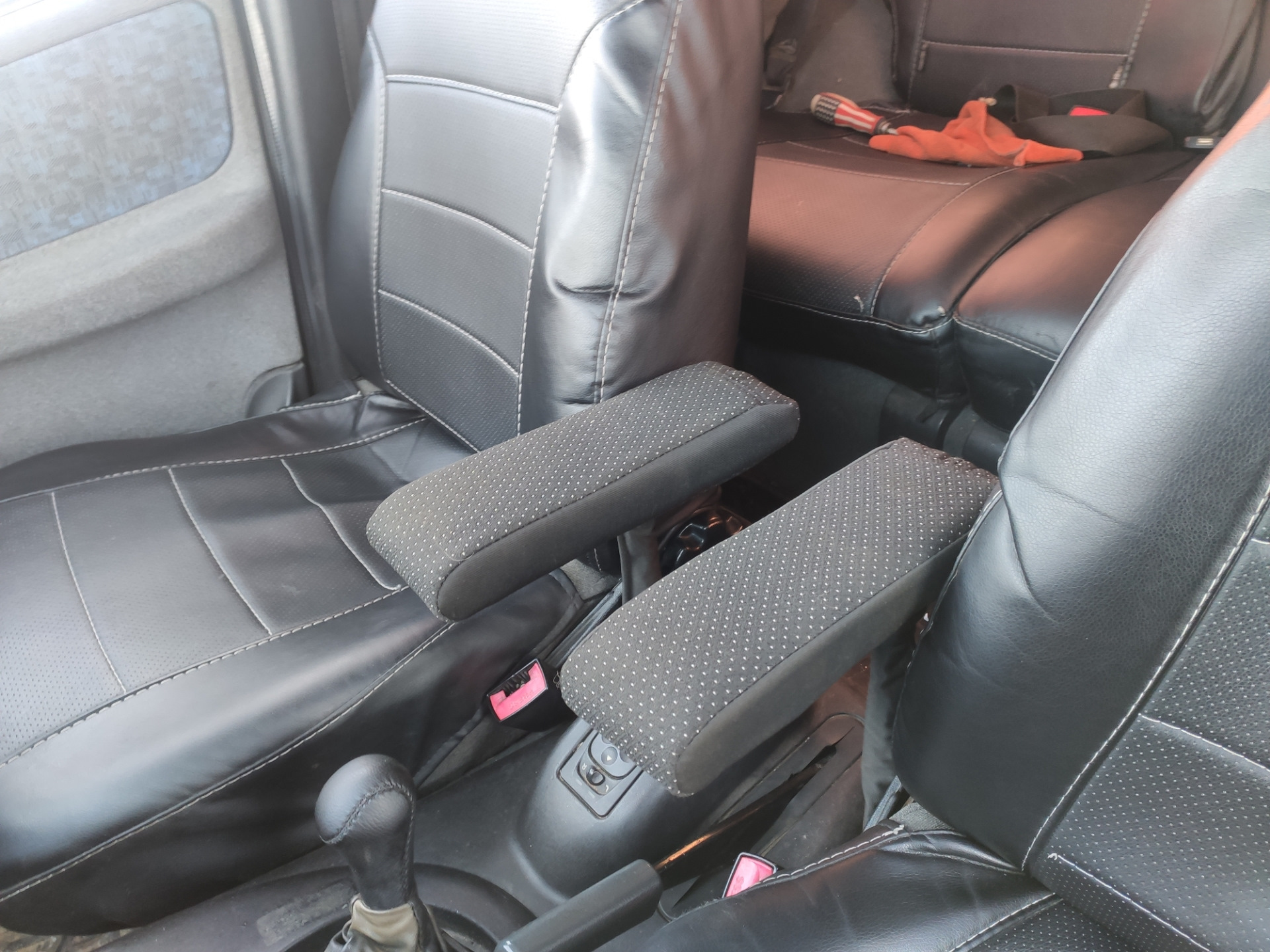 Подлокотники. — Chevrolet Niva (1G), 1,7 л, 2004 года | тюнинг | DRIVE2