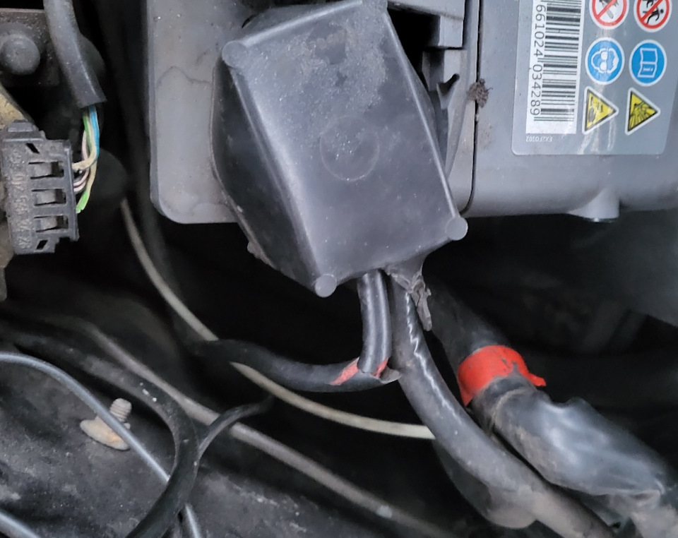 Засада с "Колпачок, акб для аварийного пуска" A 001 546 08 35 ...