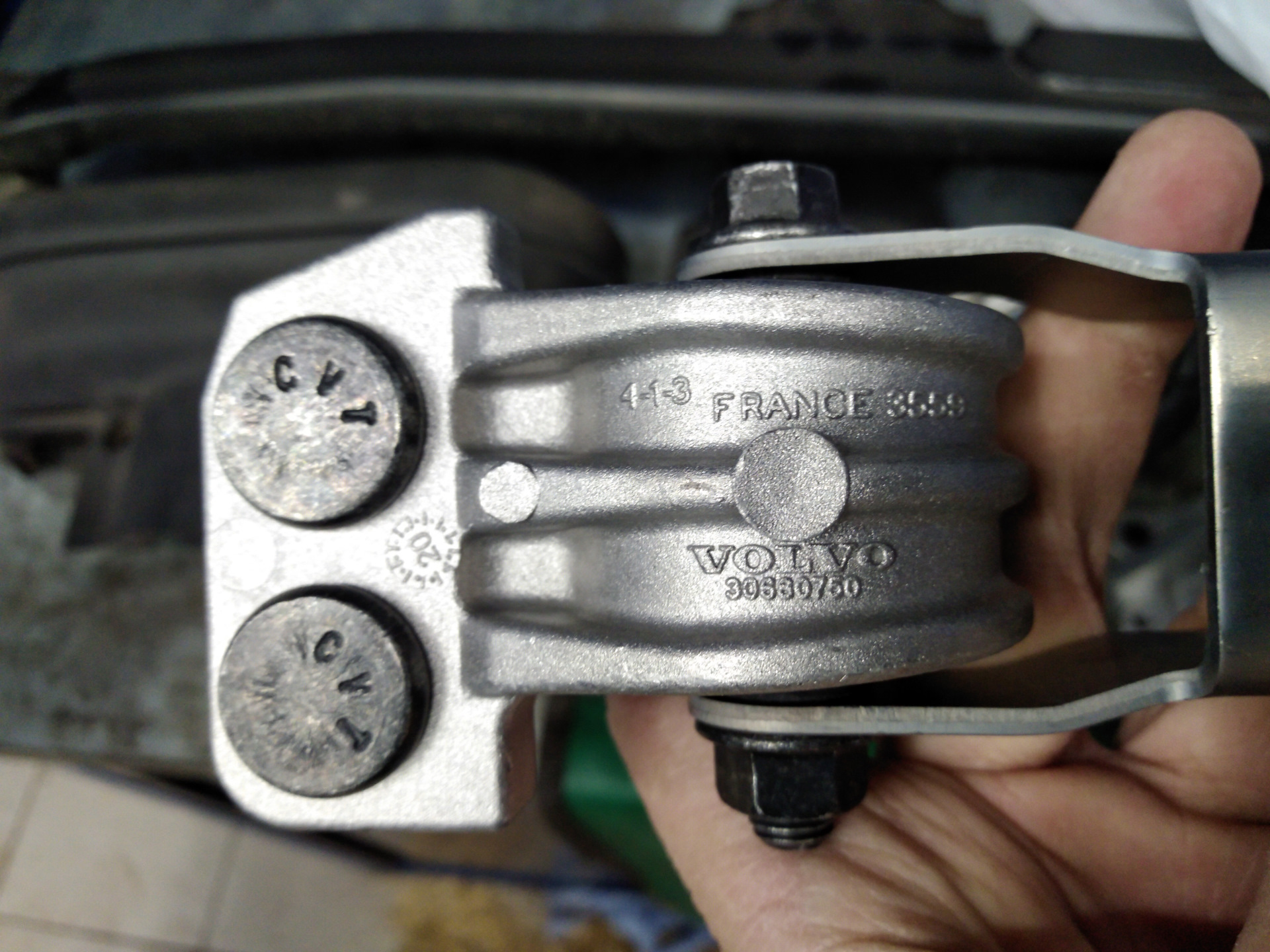 Замена опор двигателя Volvo XC 90 в 77 VOLVO — Volvo XC90 (1G), 2,5 л ...