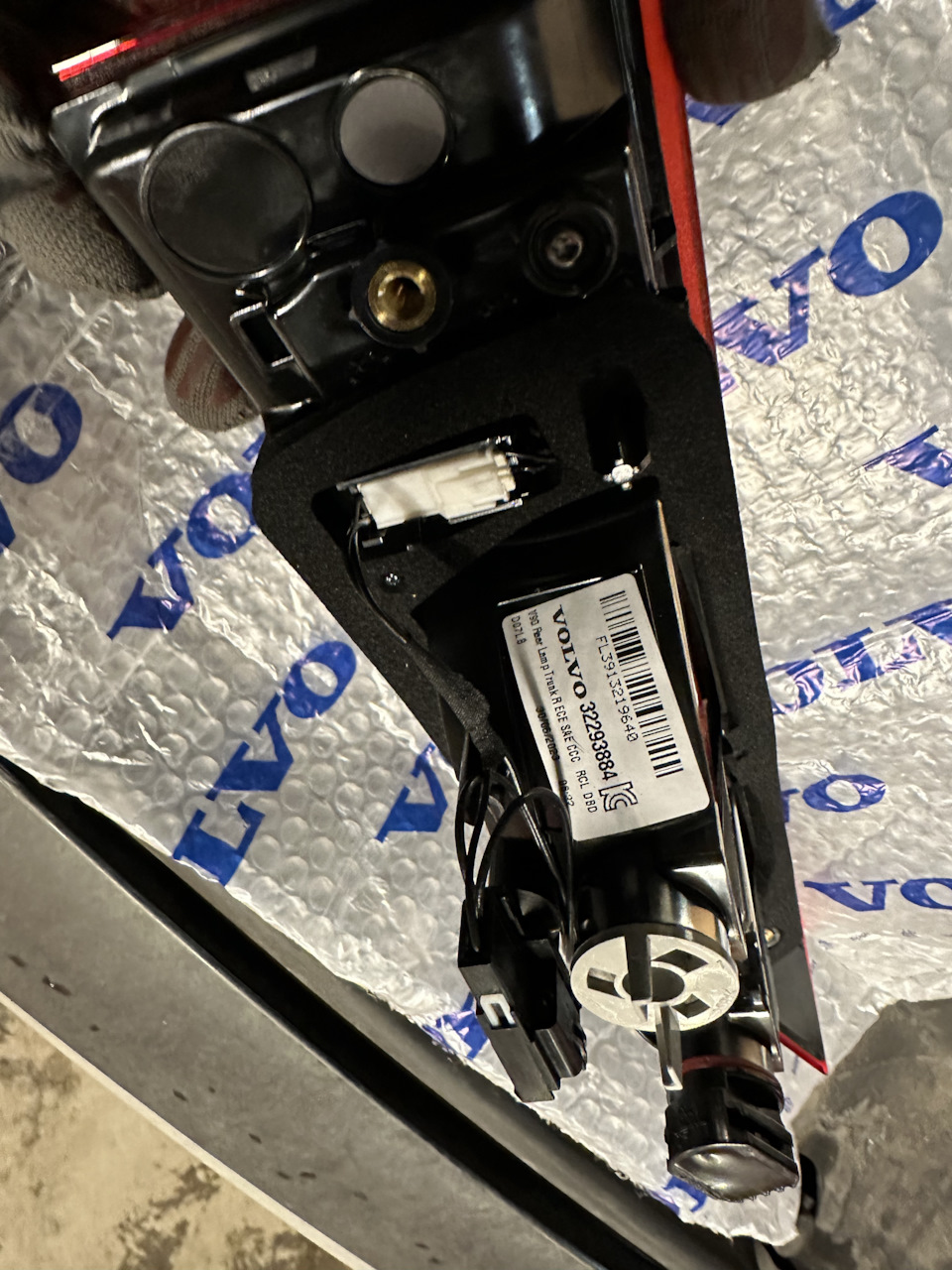 32293884 Задний правый фонарь Volvo | Запчасти на DRIVE2