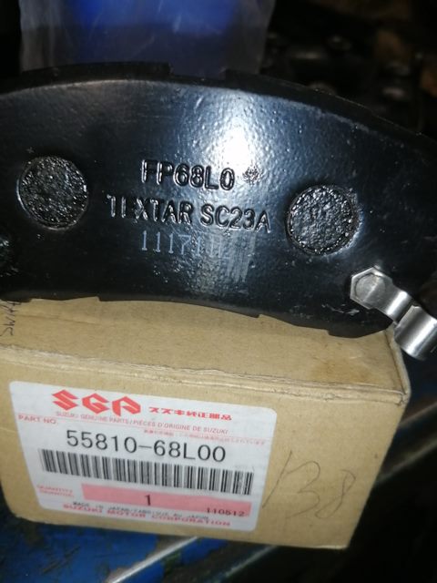 5581068L00 Комплект тормозных колодок. Передняя ось SUZUKI | Запчасти ...