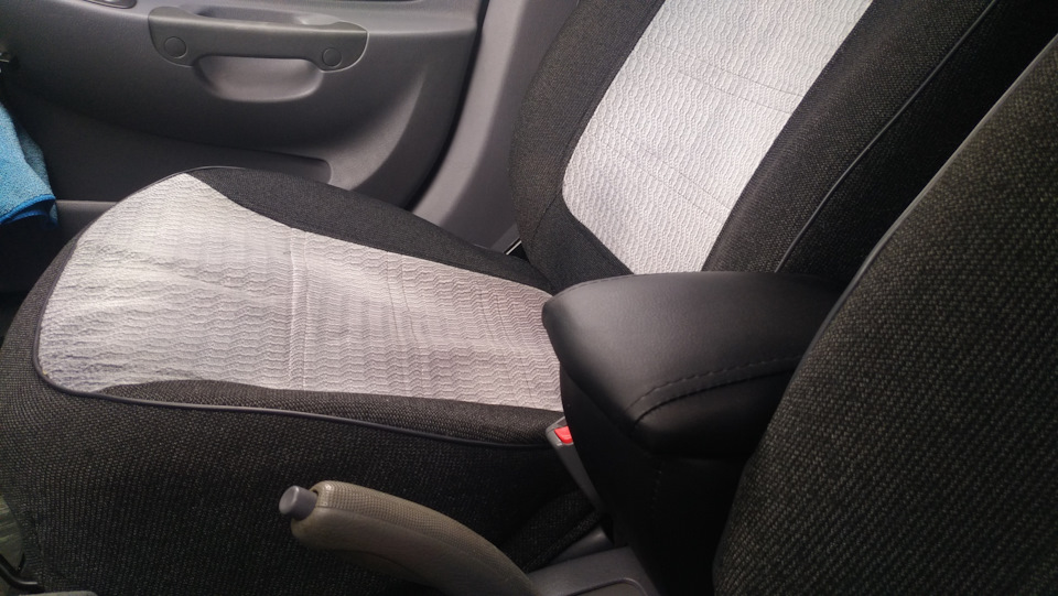 Подлокотник — Hyundai Accent (2G), 1,5 л, 2007 года | аксессуары | DRIVE2