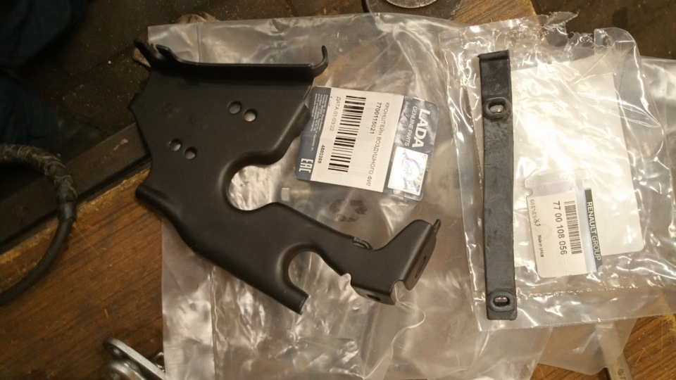 7700115021 Кронштейн воздушного фильтра RENAULT | Запчасти на DRIVE2