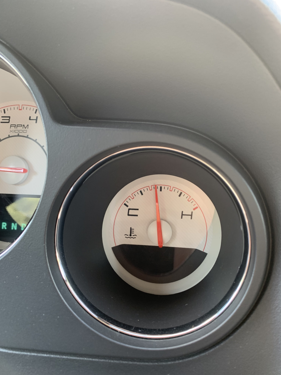 #19 Удаление внутренностей термостата — Dodge Challenger, 3,6 л, 2013 ...