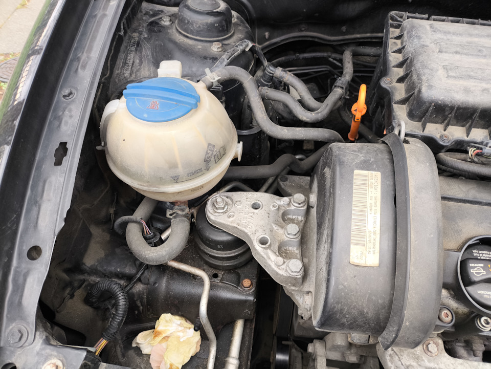 Поменял расширительный бачок — SEAT Ibiza (6L), 1,4 л, 2007 года | своими руками | DRIVE2