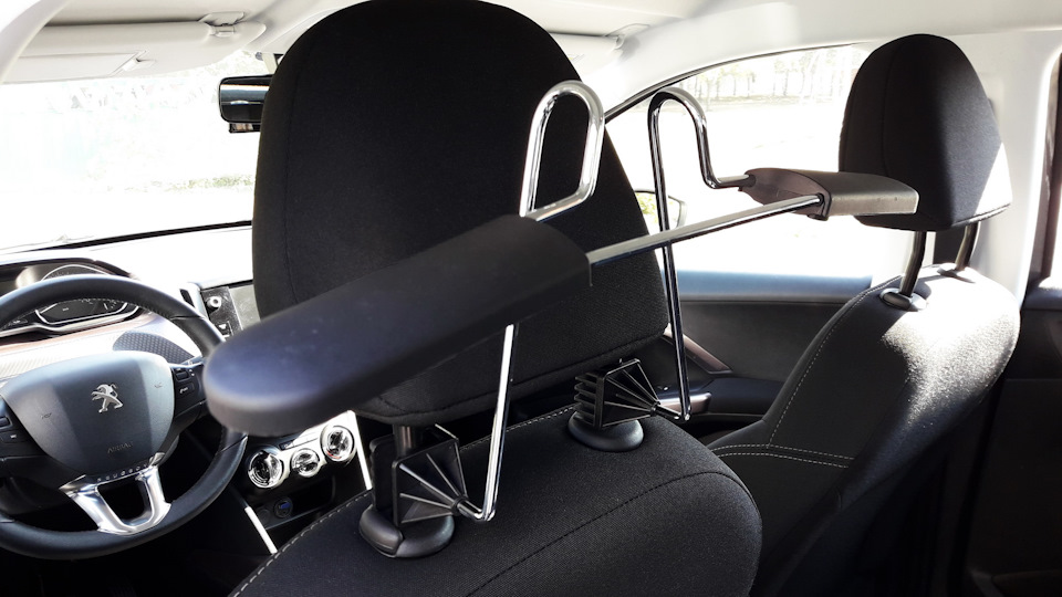 Автомобильные плечики для удобств. — Peugeot 2008 (1G), 1,6 л, 2014 ...